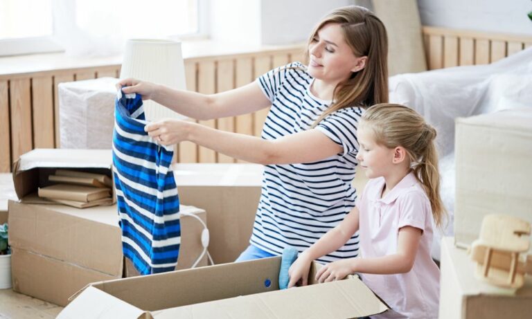 How to Pack Clothes for Moving